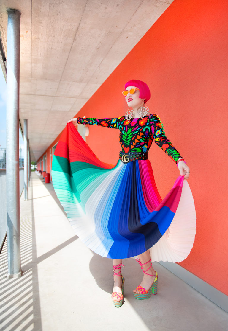 Behind the Rainbow Look - Sara is in Love with…