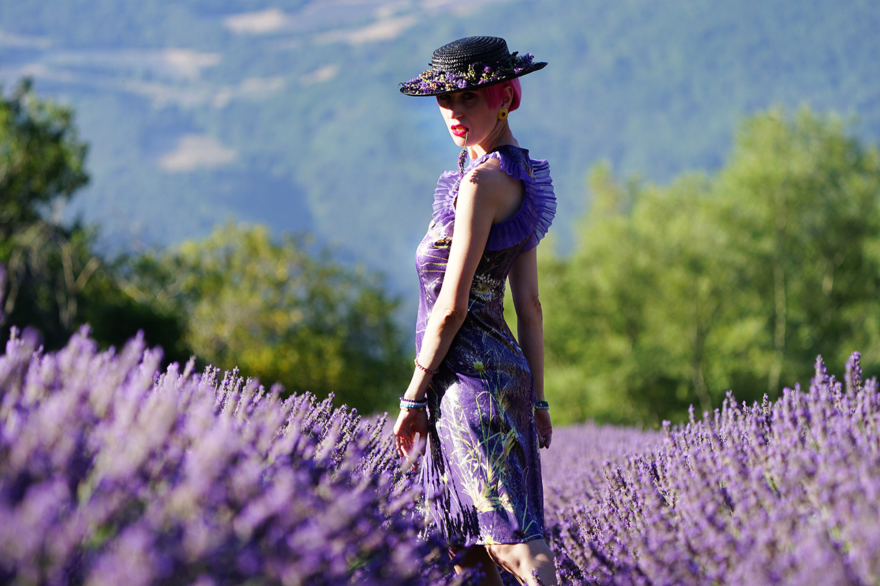 The Ground Beneath her Feet - Sara is in Love with…